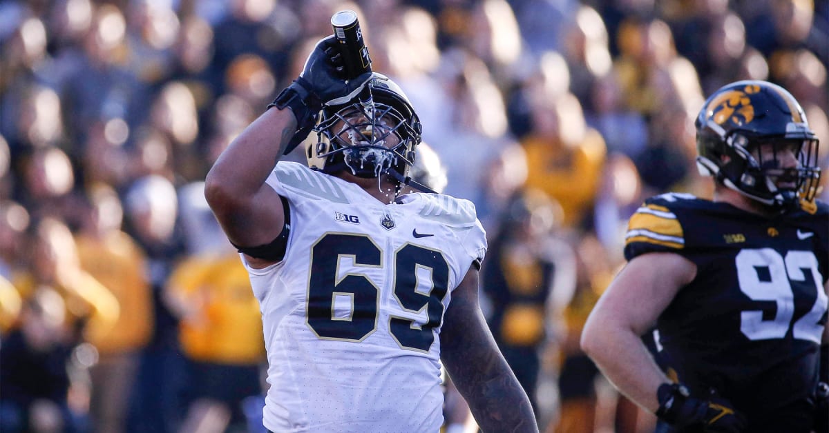 Purdue-Iowa: Greg Long gives new meaning to 'hold my beer' in third ...