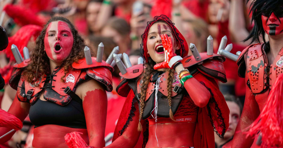 Georgia fans cross out 'M's on campus ahead of Michigan game - Sports ...
