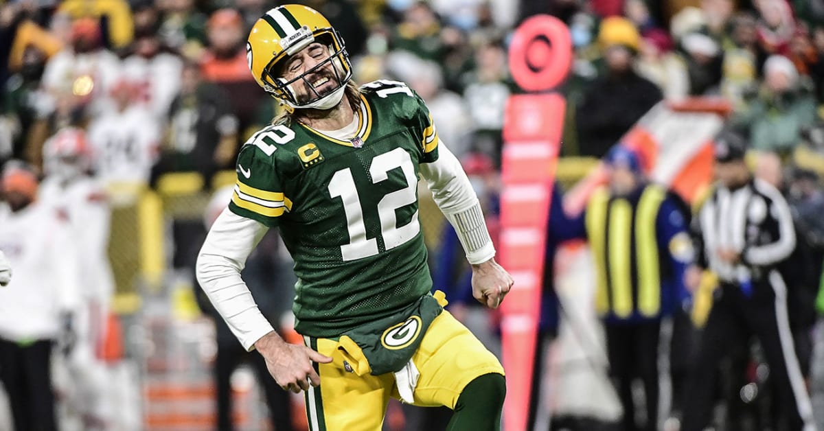 Aaron Rodgers: Packers QB heads to locker room early to get injured toe ...