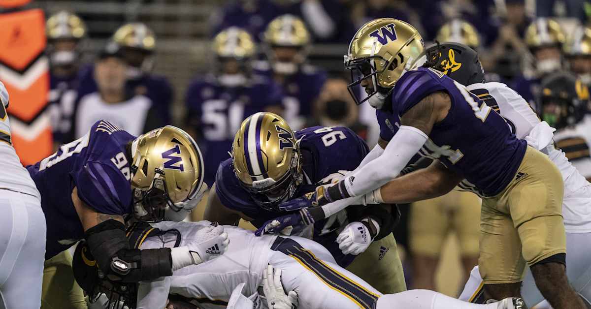 Taimani Posts Photo of Himself in Oregon Uniform - Sports Illustrated ...