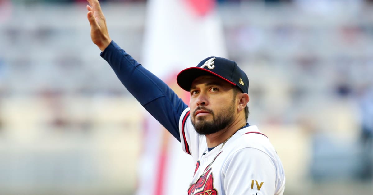 Braves’ Travis d’Arnaud jokingly reacts to being hit by pitch from Dee ...