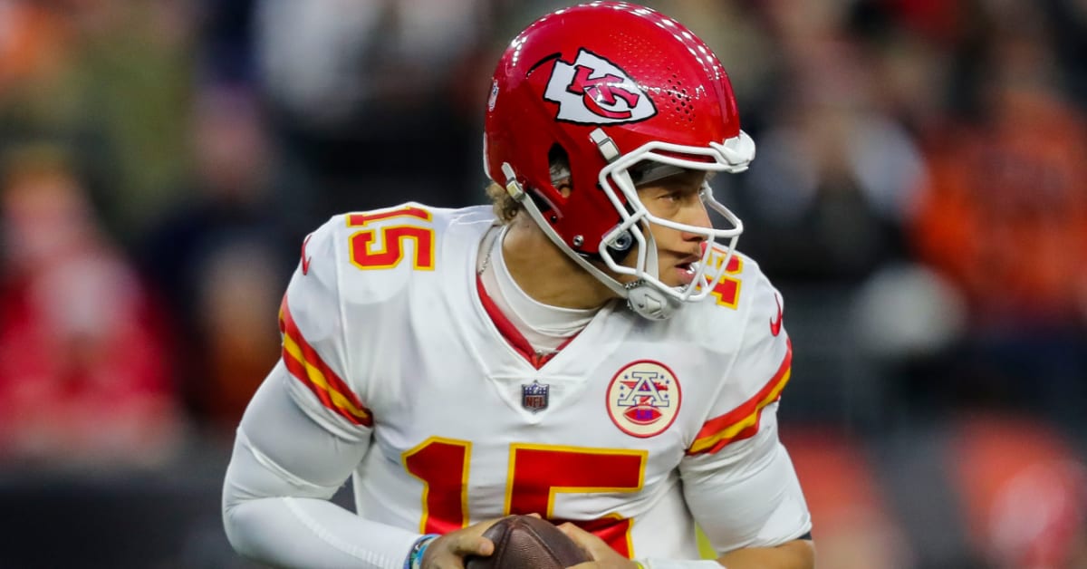 Patrick Mahomes Goes Airborne While Scoring TD vs. Bengals (Video ...