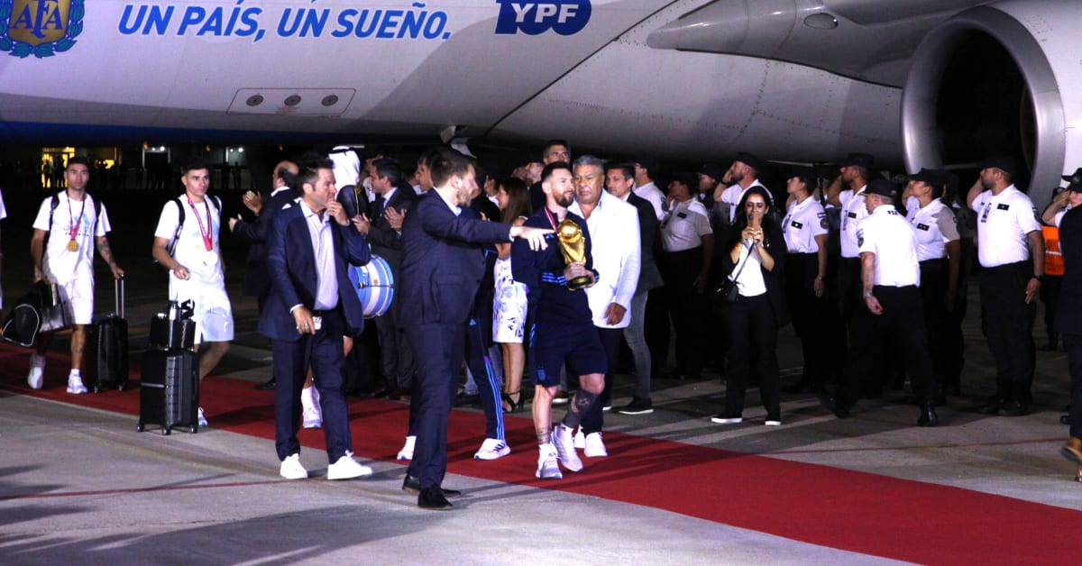 Messi, Argentina Teammates Nearly Knocked Off Bus During Celebration ...