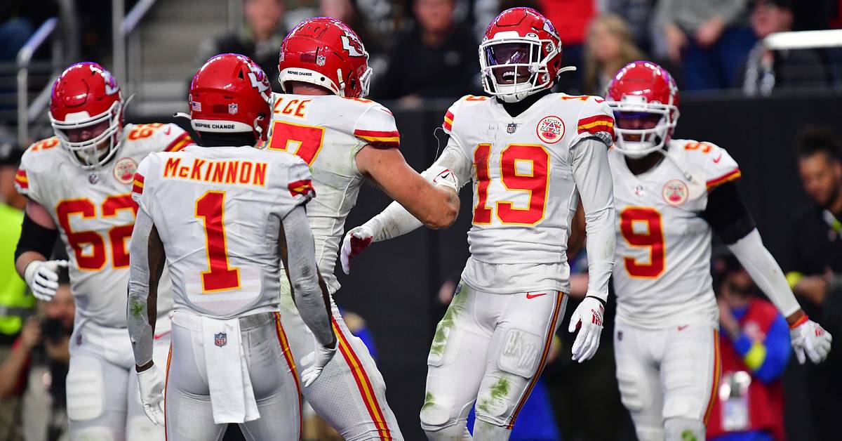 Chiefs Conjure Up Childhood Memories With ‘Snow Globe’ Play - Sports ...