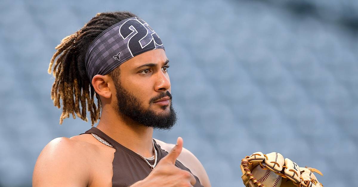 WATCH: Padres Fan Gets Tatis to Sign His Leg, Then Gets Autograph ...