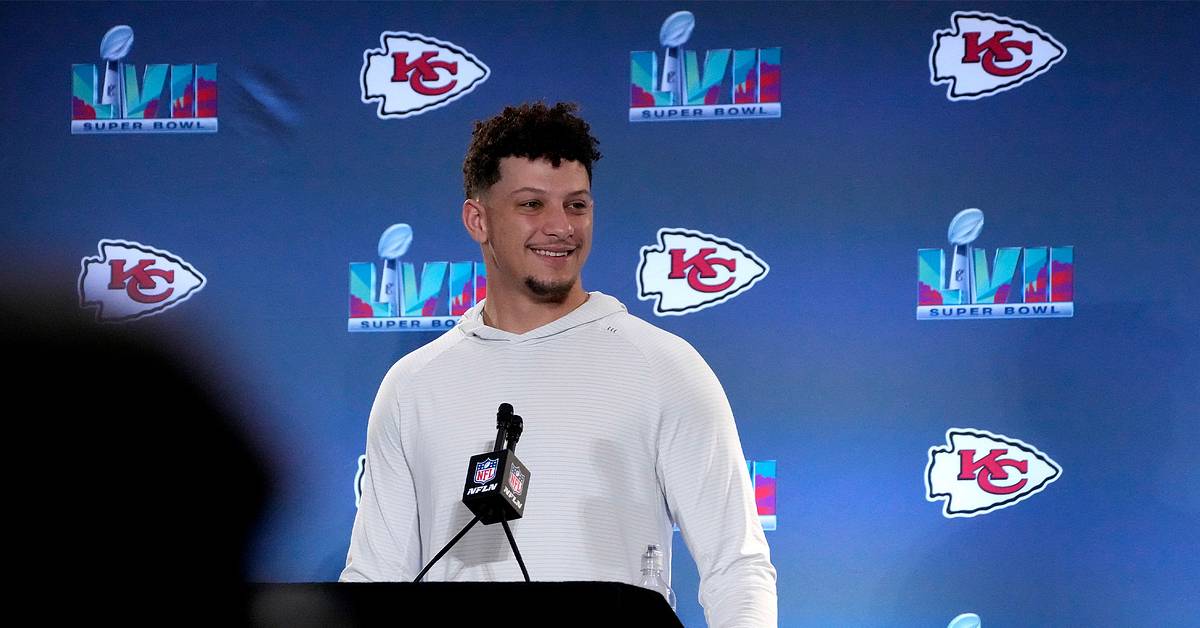 Patrick Mahomes Pranked With Fake Rihanna Quote About Him by Former NFL ...