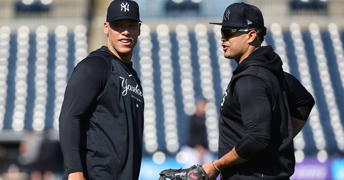 Aaron Judge, Giancarlo Stanton Walk Out With Drake at Madison Square ...