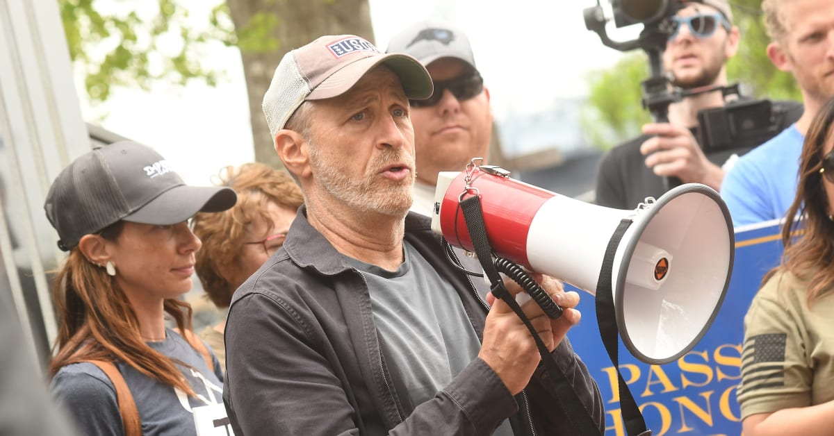 LeBron James "Salutes" TV Host Jon Stewart For His Gun Laws Debate With ...