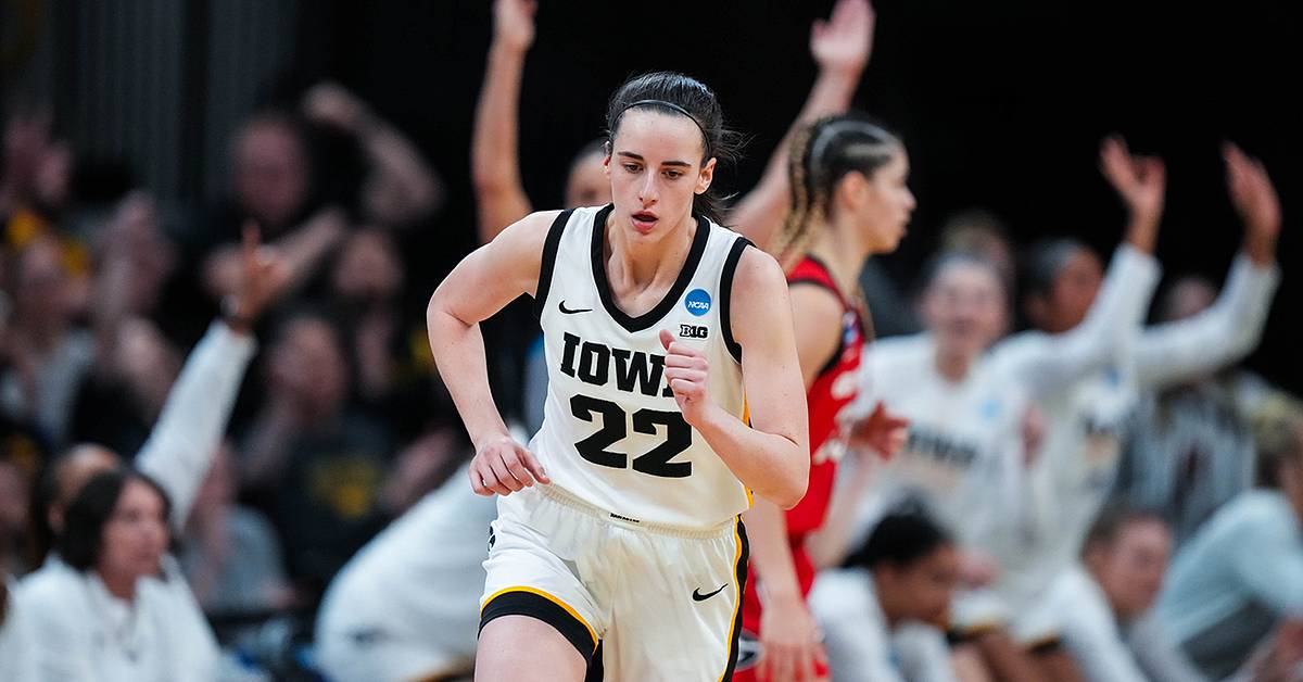 Iowa's Caitlin Clark Sets NCAA Basketball History During Elite Eight ...