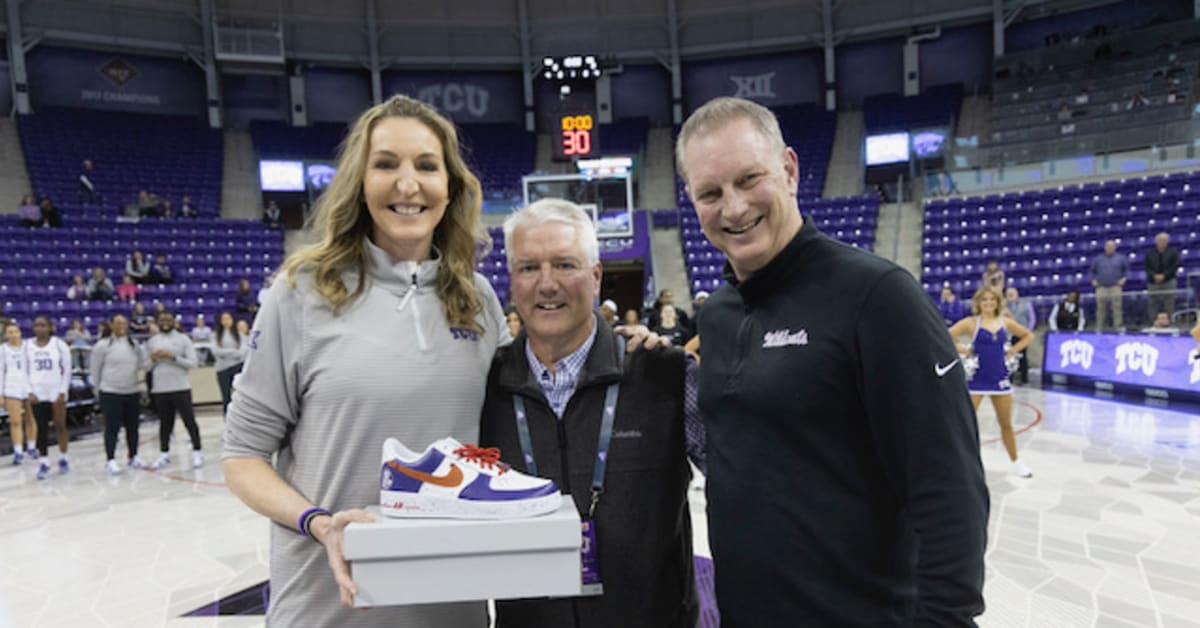 25 Years of Memories: Women's Basketball Radio Announcer Reflects on ...