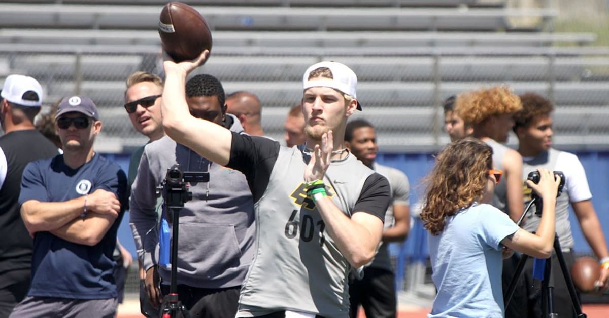 Three-Star Quarterback Graham Knowles Commits To Georgia Tech - Sports ...
