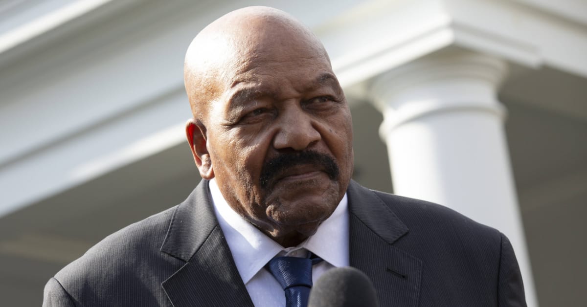 Jim Brown, NFL Legend Who Became Pioneer On and Off Field, Dies at Age ...