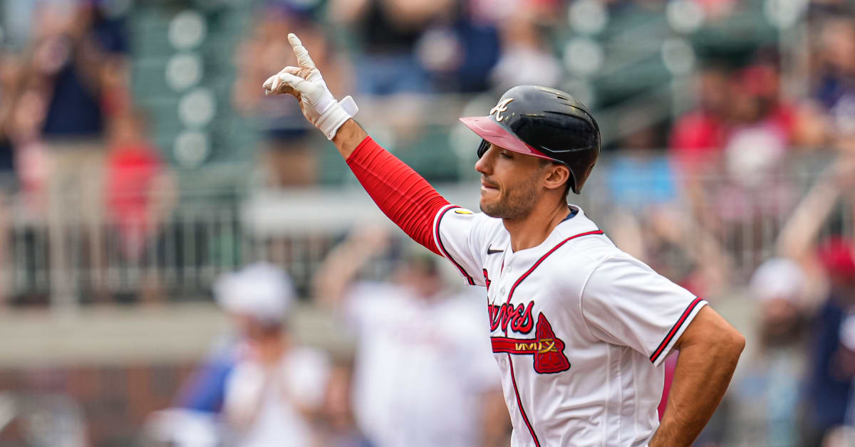 WATCH: Matt Olson LAUNCHES one opposite field to give Atlanta a two-run ...