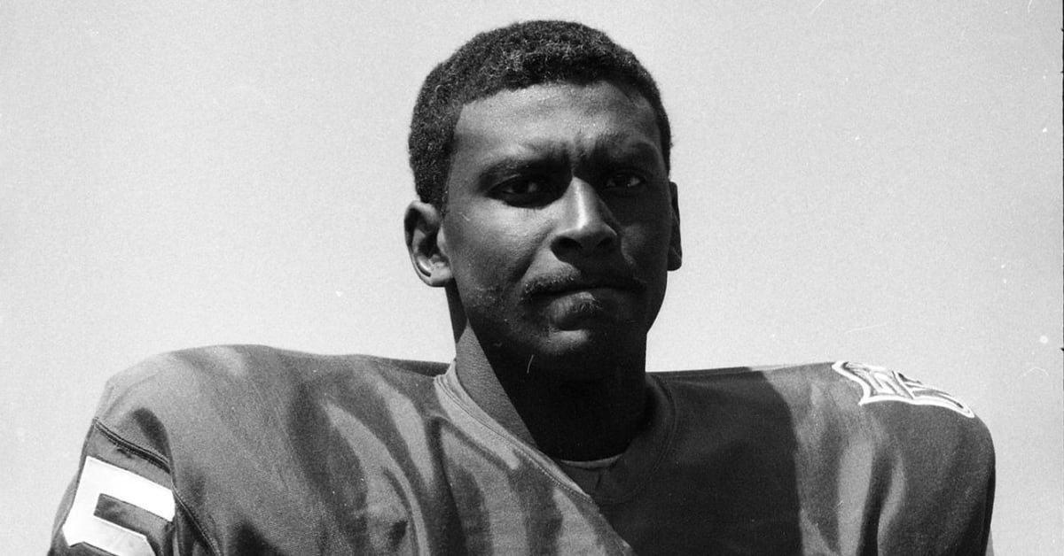 Homer Jones, First NFL Player to Spike Football After TD, Dies at 82 ...
