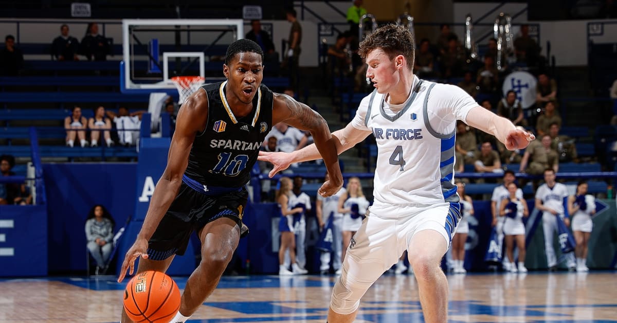 Mountain West Player of the Year Omari Moore signs Two-Way contract ...