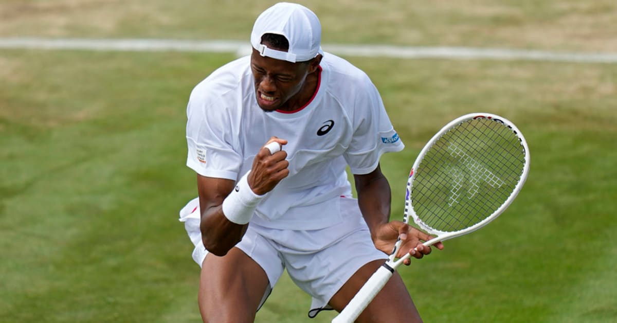 Christopher Eubanks Upsets No. 5 Stefanos Tsitsipas at Wimbledon ...