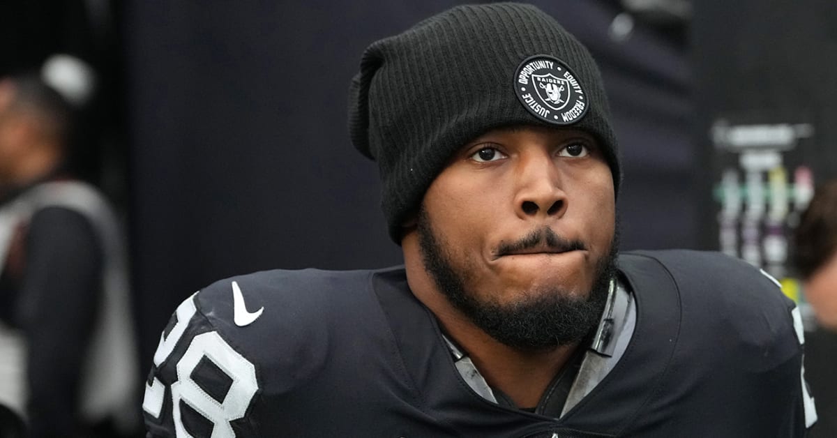 Josh Jacobs Reportedly Waited Outside Raiders Facility Hoping to Sign ...