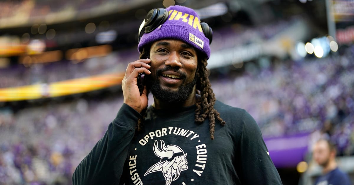 Jets Fans Chant for Dalvin Cook As He Arrives to Watch Practice ...