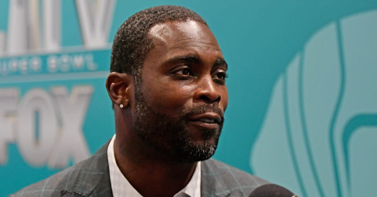 Former NFL Star Michael Vick Lands New Job With Athlete Management Firm ...