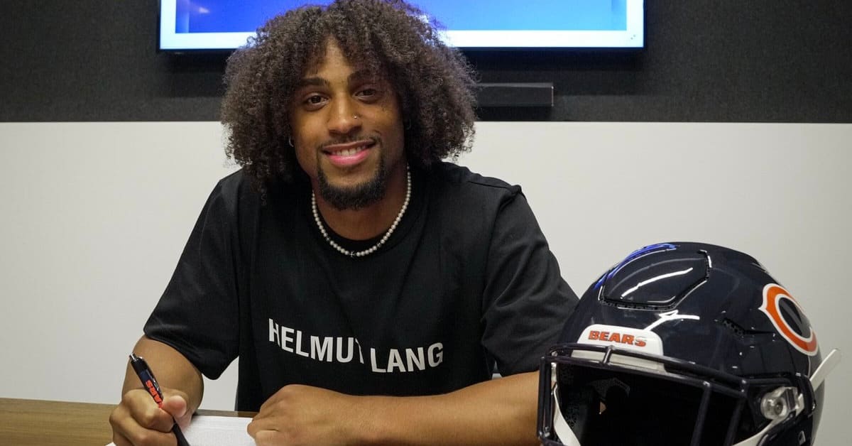 Gordon Signs His Rookie Contract with the Bears - Sports Illustrated ...