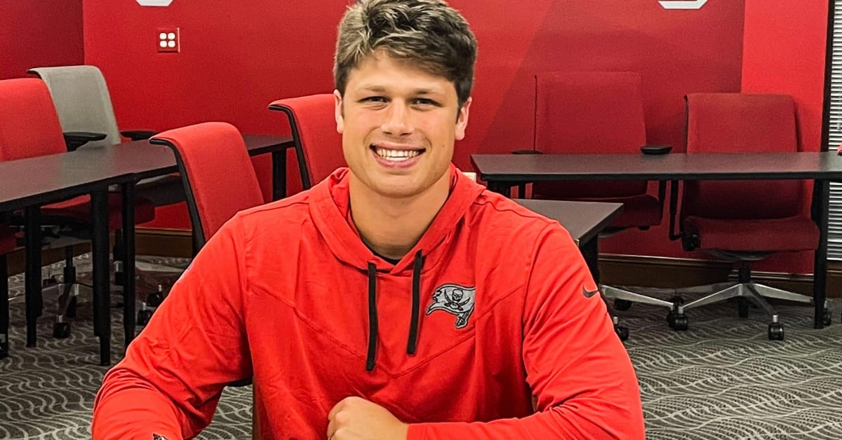 Otton Becomes UW's Fourth Millionaire from Last Season's Team - Sports ...