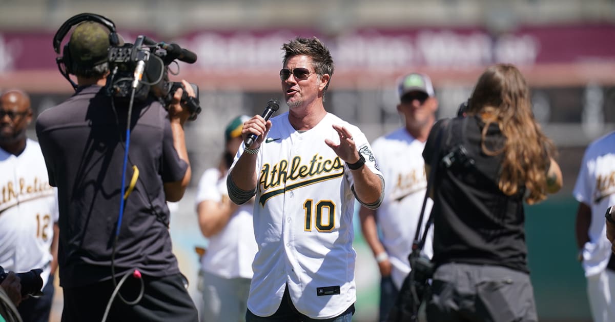 Scott Hatteberg Explains Giving Wrong Bat to Hall of Fame in 2002 ...