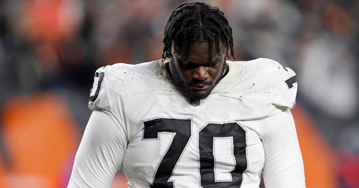 Raiders Waive 2021 First-Round Pick Alex Leatherwood, per Report ...