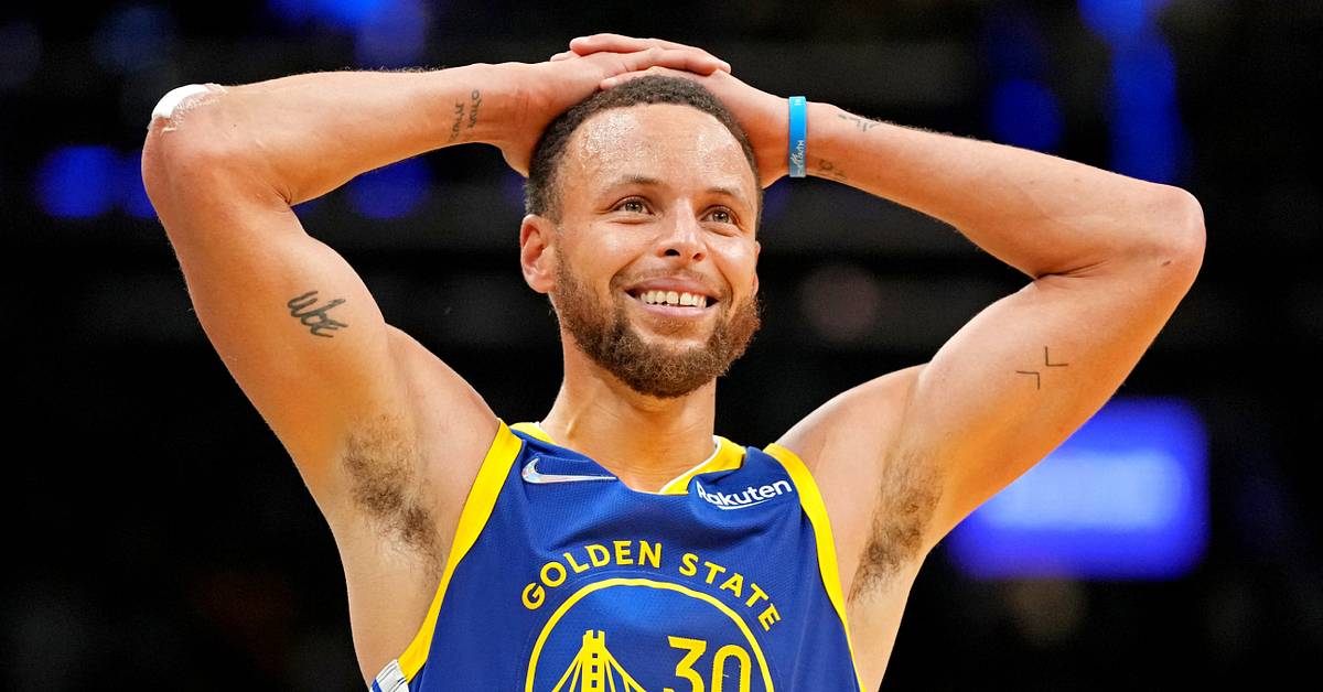 Davidson Fetes Stephen Curry With Solo Graduation Ceremony - Sports ...