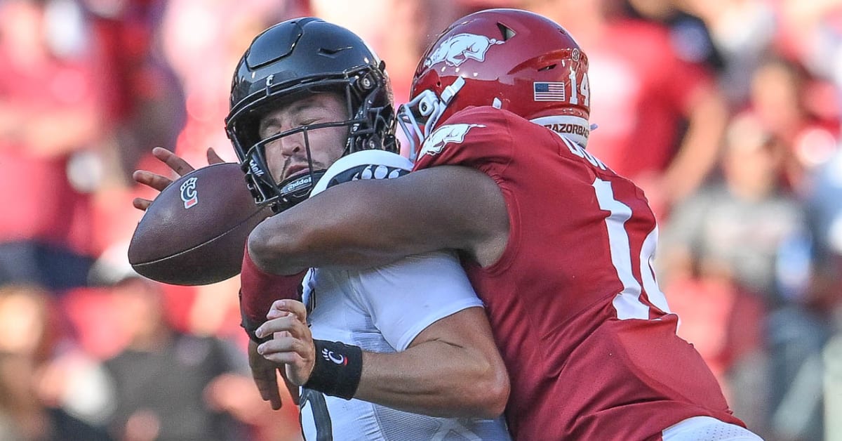 Razorbacks' Jordan Domineck makes big impression on fan base he's ...