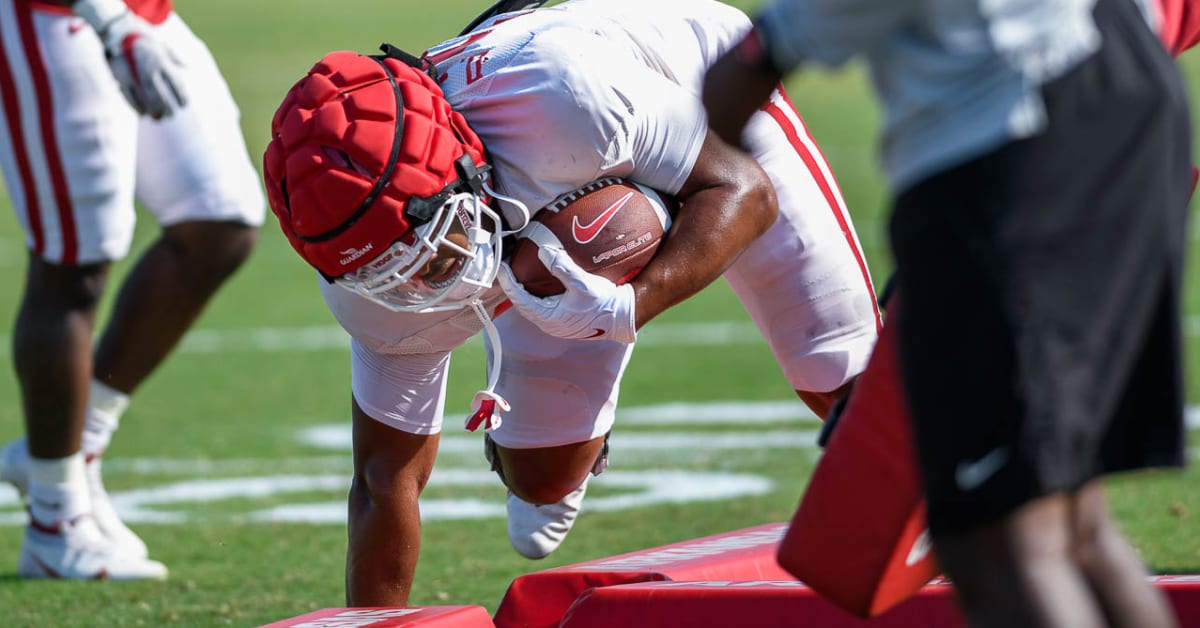 Razorbacks running back Dominique Johnson practices without green ...