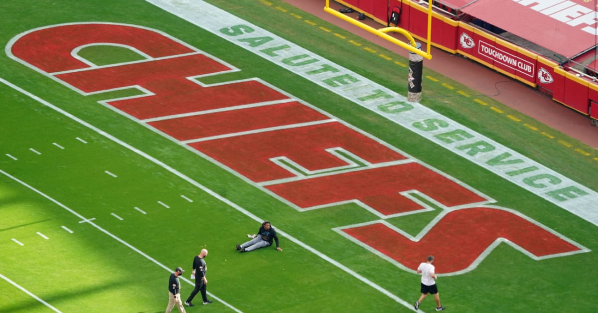 Chiefs Paint Field to Match Original 1972 Design Ahead of ‘Thursday ...