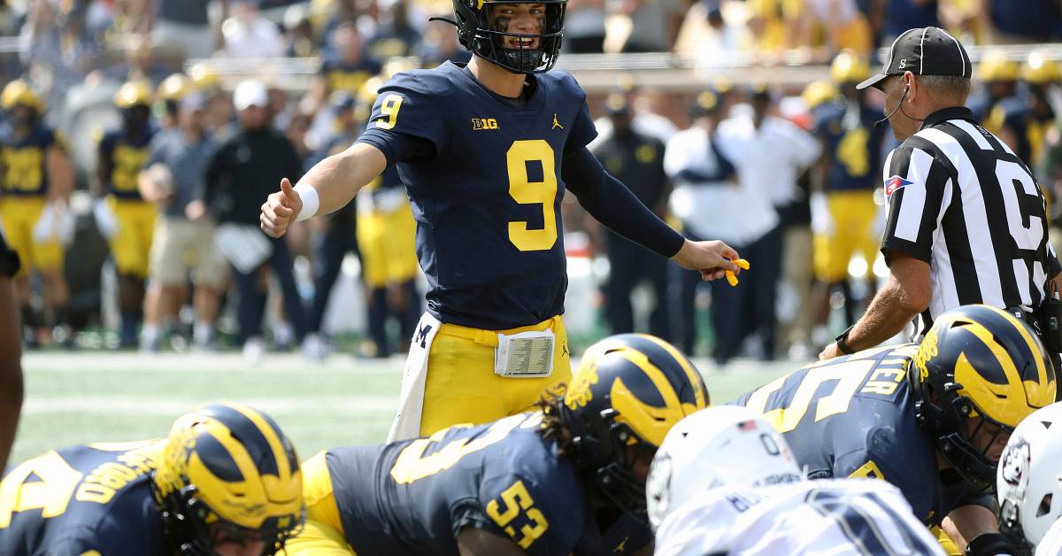 Michigan Wolverines Play Eight Quarterbacks in Win Over UConn - Sports ...