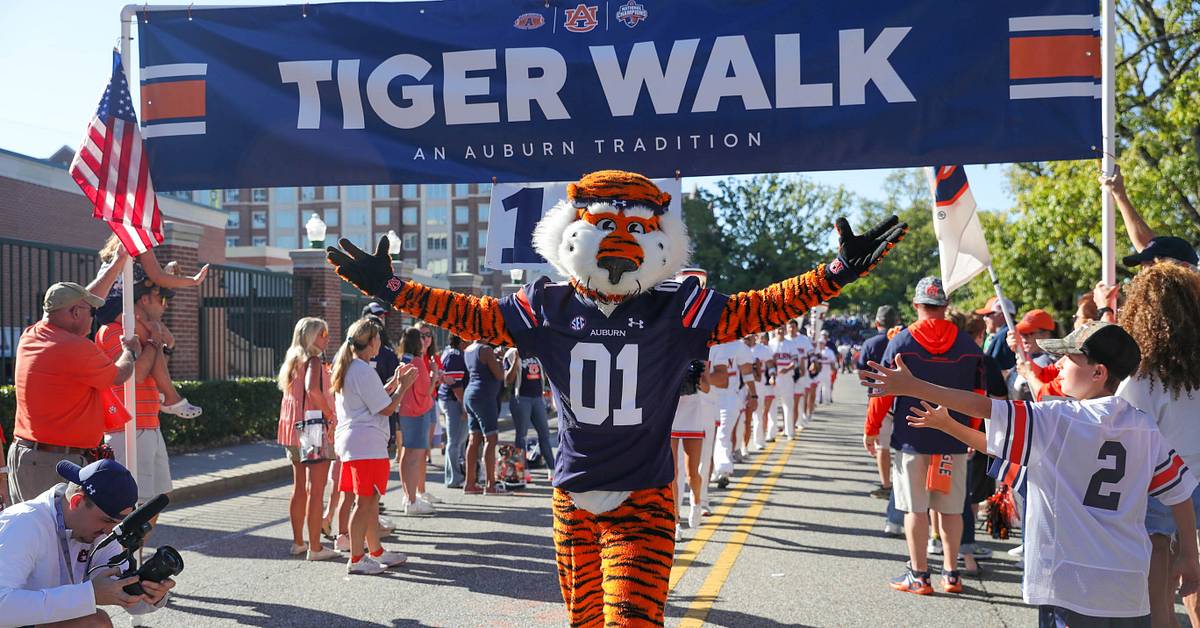 PHOTOS: The best scenes from Tiger Walk before the Missouri game ...