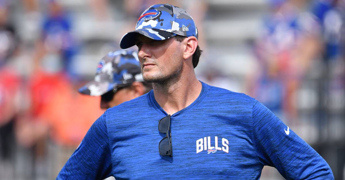 Bills assistant coach Ken Dorsey goes viral in press box outburst ...