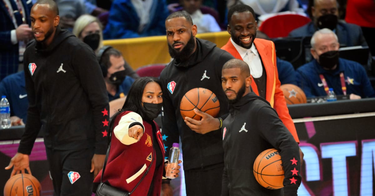 LeBron Says He’d Dunk on His Mother If She Played for the Clippers ...