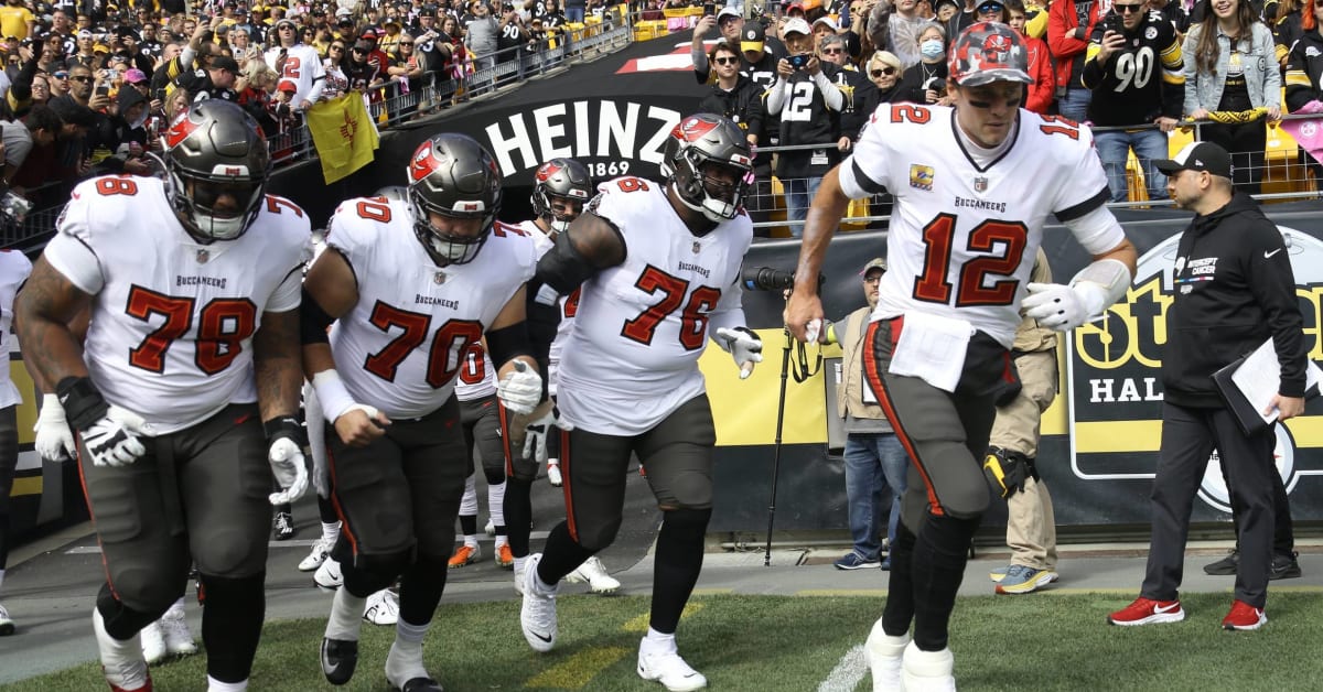 Tom Brady Chews Out Bucs Offensive Line During Game vs. Steelers (Video ...