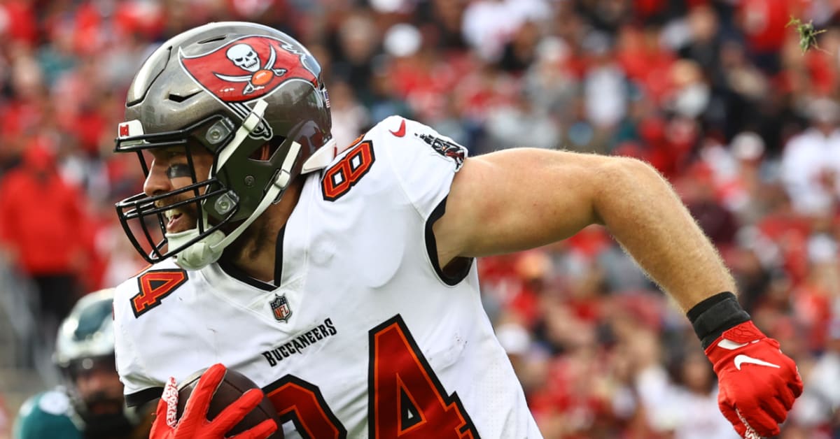 Buccaneers Tight End Cameron Brate Diagnosed With Sprained Neck ...