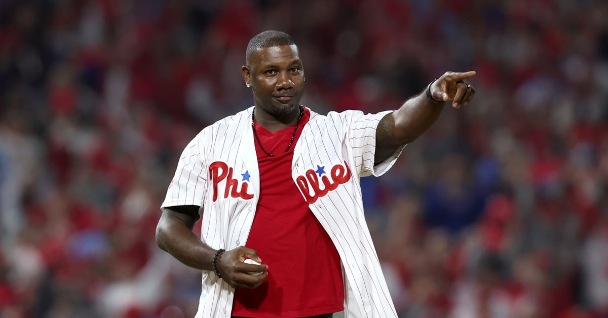 WATCH: Phillies Great Ryan Howard Throws First Pitch Before NLCS Game 4 ...