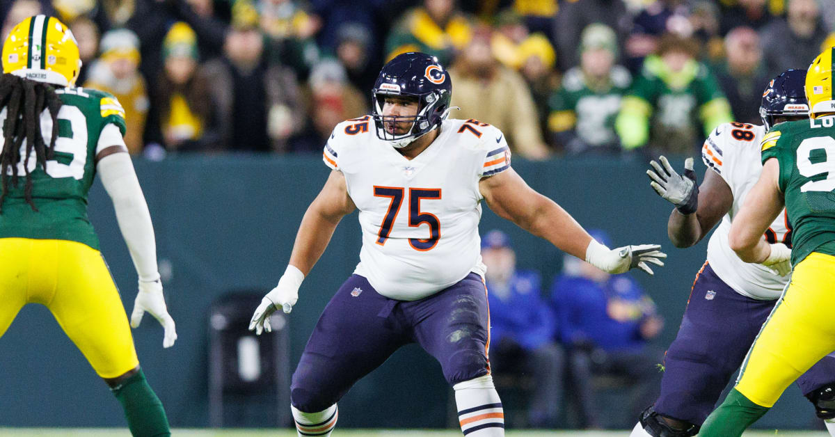 Another Chicago Bears offensive lineman on sidelines - Sports ...