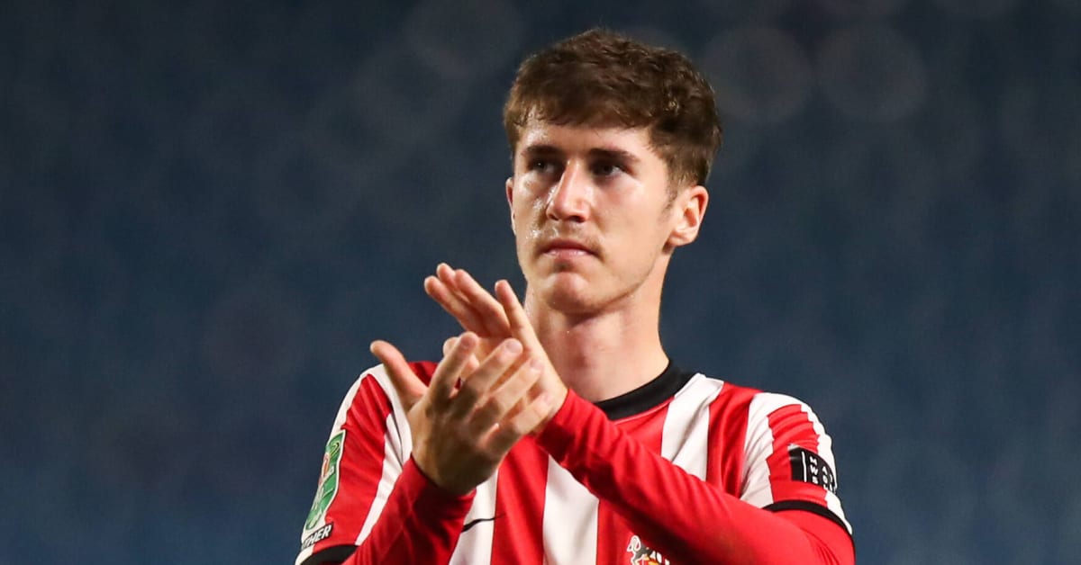 Trai Hume could soon be 'first choice right back,' admits Sunderland ...