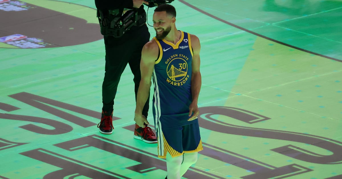 Steph Curry Humorously Acknowledges Toilet Flush During All-Star Press ...
