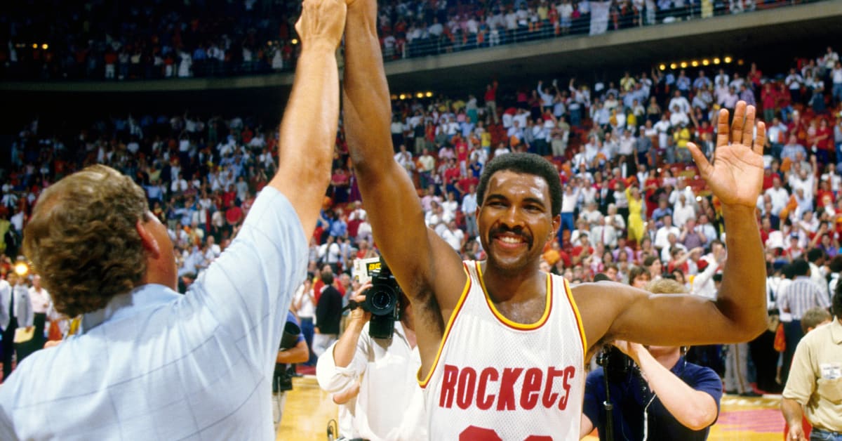 Magic Johnson Pays Homage to Houston Rockets Legend Robert Reid ...