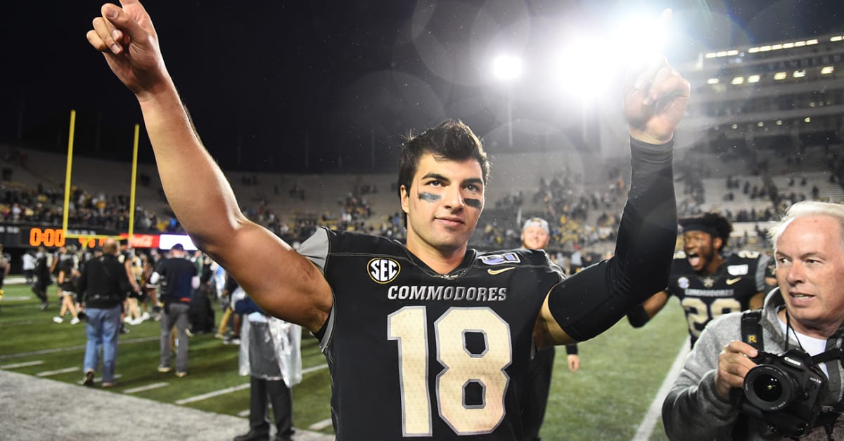 Ex-Vanderbilt QB Mo Hasan Says Mobsters Offered $300K to Fix Games ...