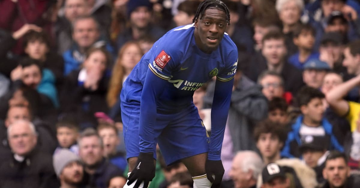 Axel Disasi scores Chelsea own goal vs. Leicester from 35 yards ...