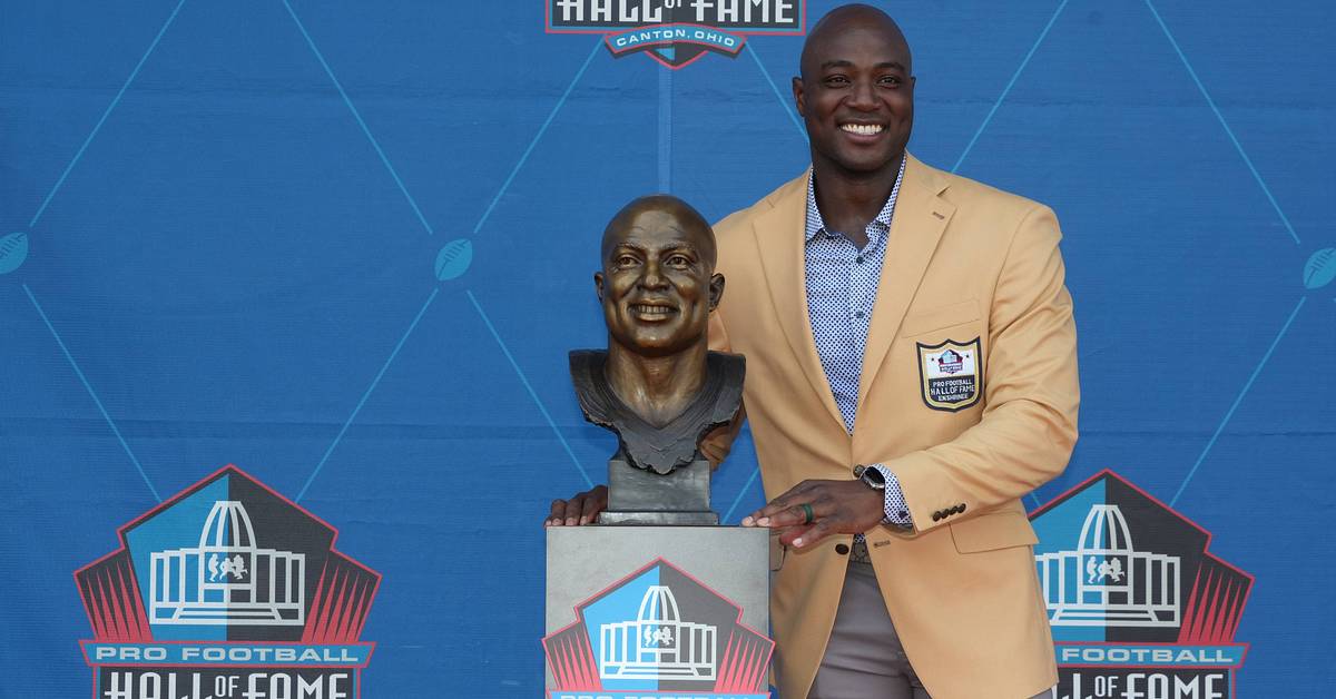 Cowboys Fans Are Fuming Over DeMarcus Ware’s Hall of Fame Display ...