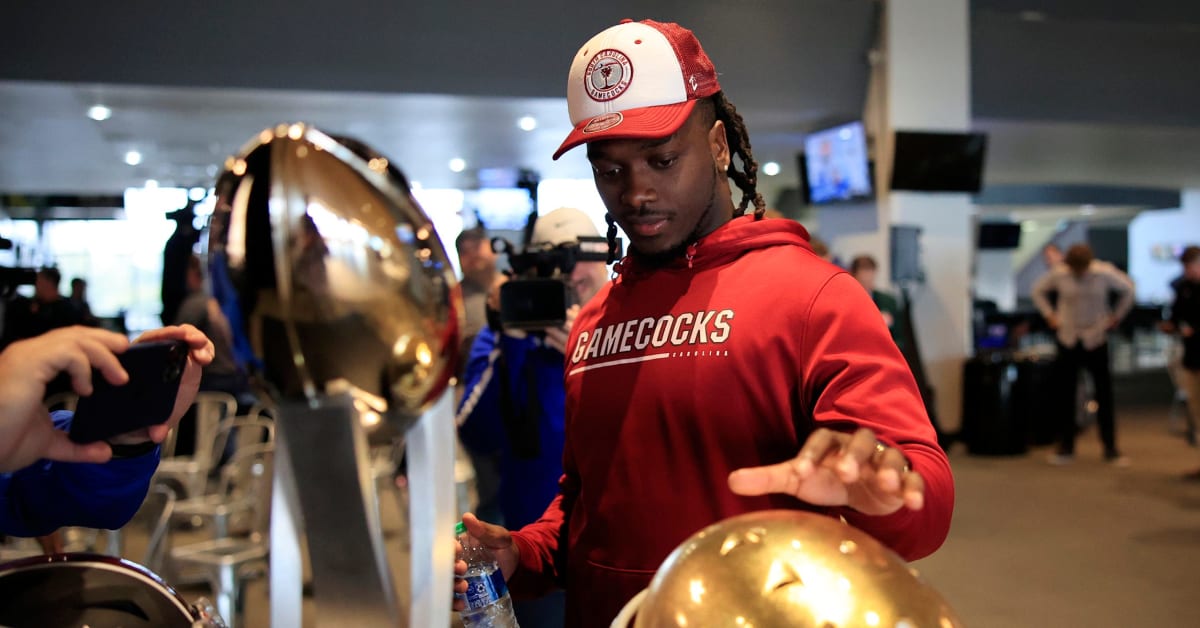 South Carolina Football Fans To See Philanthropic Side Of Dakereon ...