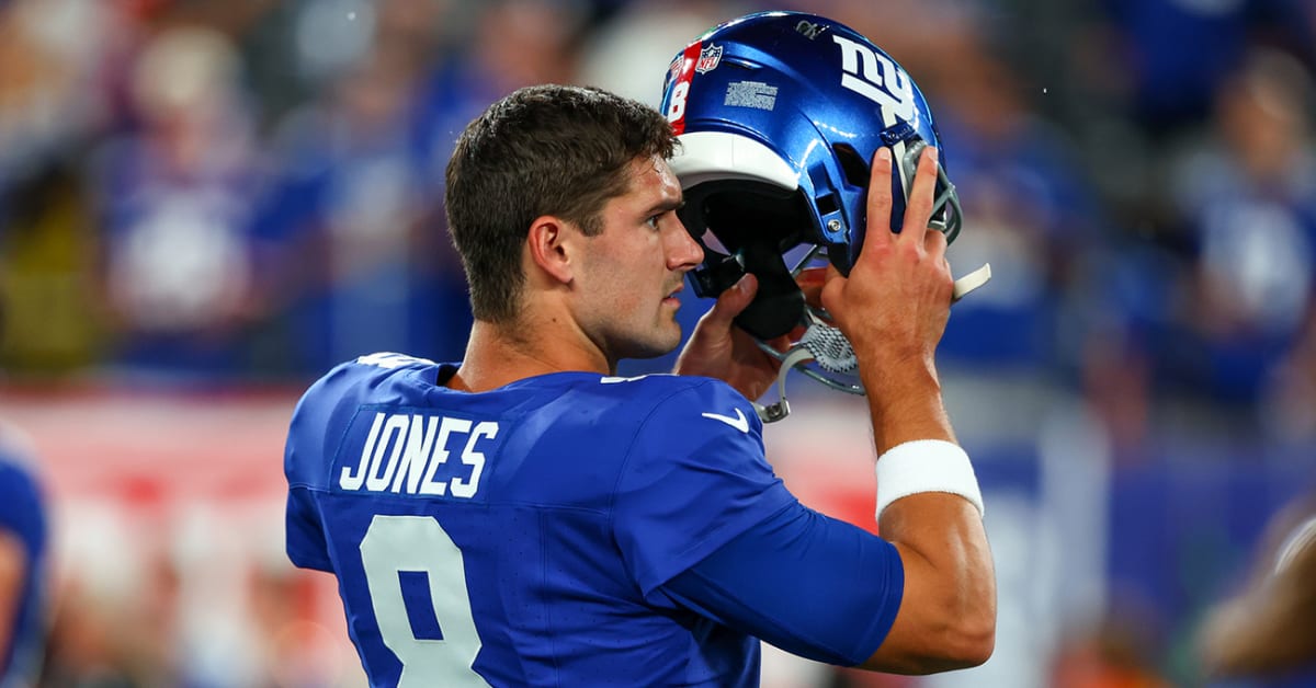 Daniel Jones Grilled by NFL Fans During Disastrous First Half Against ...
