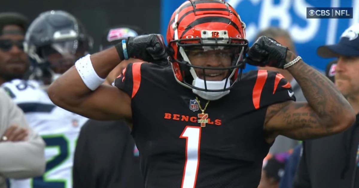 Ja’Marr Chase Is Wearing a Perfect 7-11 Necklace During Seahawks ...