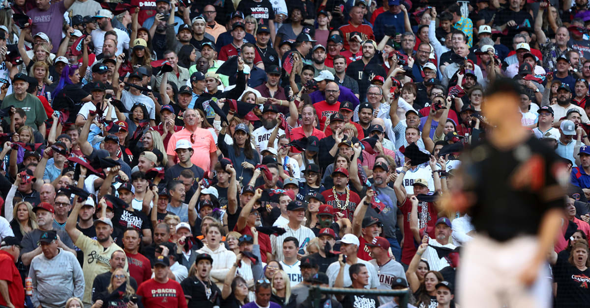 Diamondbacks Fans Resorted to Throwing Paper Planes on Field During ...