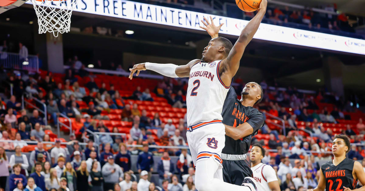 WATCH: Jaylin Williams throws down monstrous dunk vs Texas A&M - Sports Illustrated Auburn ...